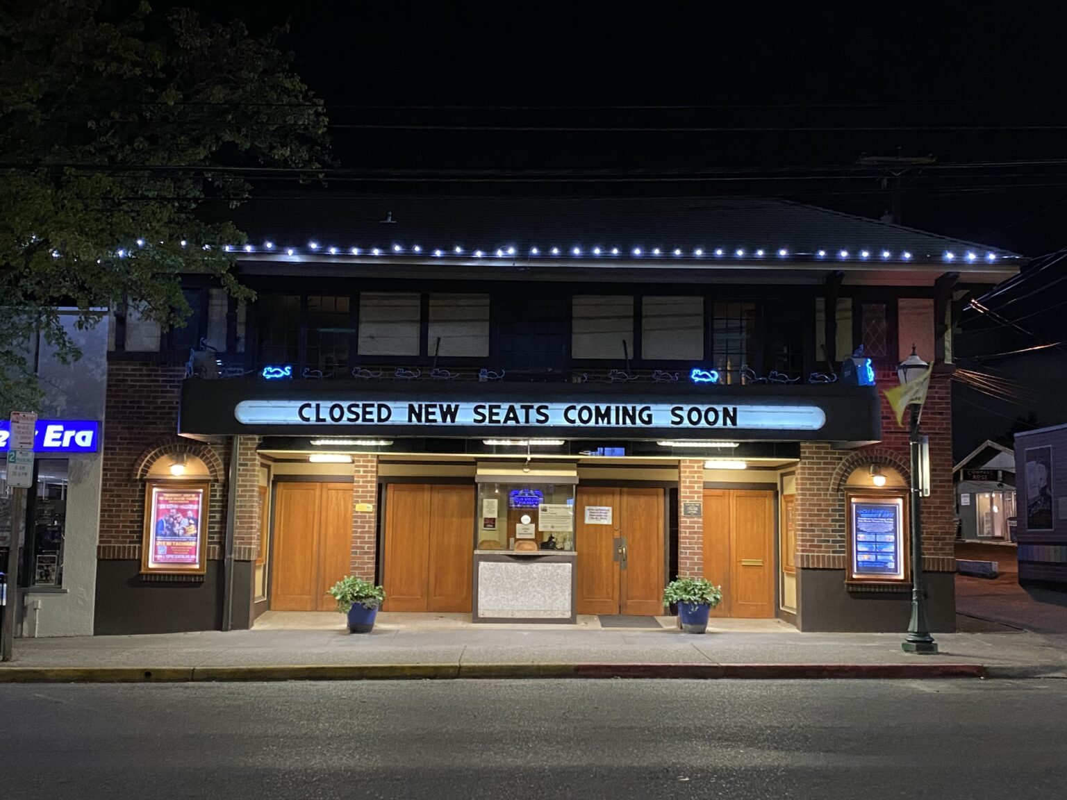 Blue Mouse Theatre – Proctor District's Local Theatre since the 1920s!